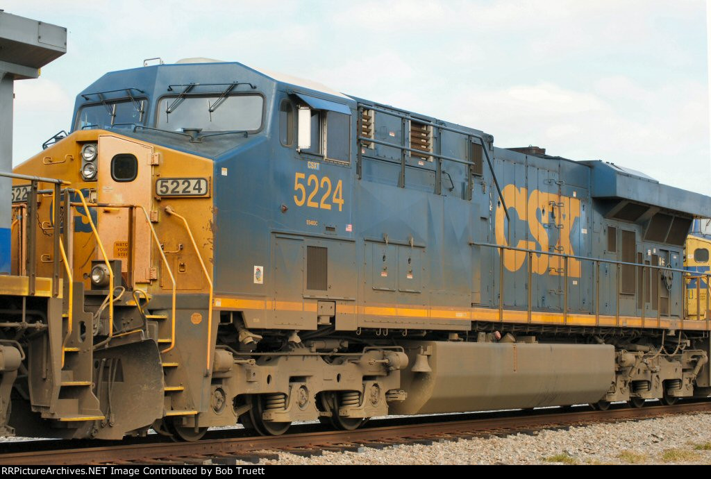 Northbound Freight - third unit CSX 5224